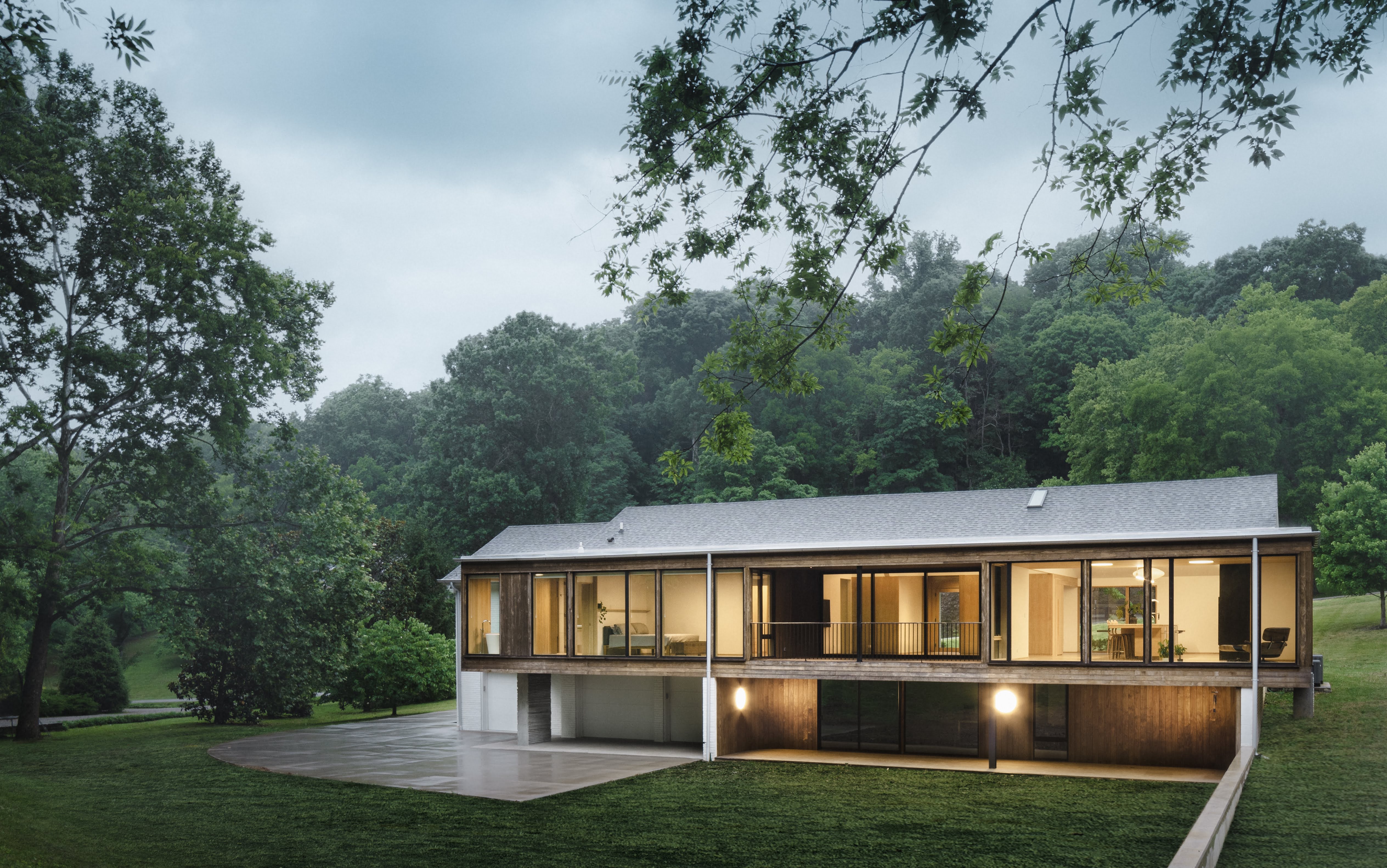 Kebony transforme un modeste ranch en maison moderniste | BATI-Today